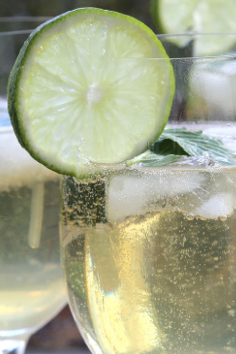 Hugo Mocktail Recept | Alcoholvrije Hugo met aloë vera sap | Purasana.com