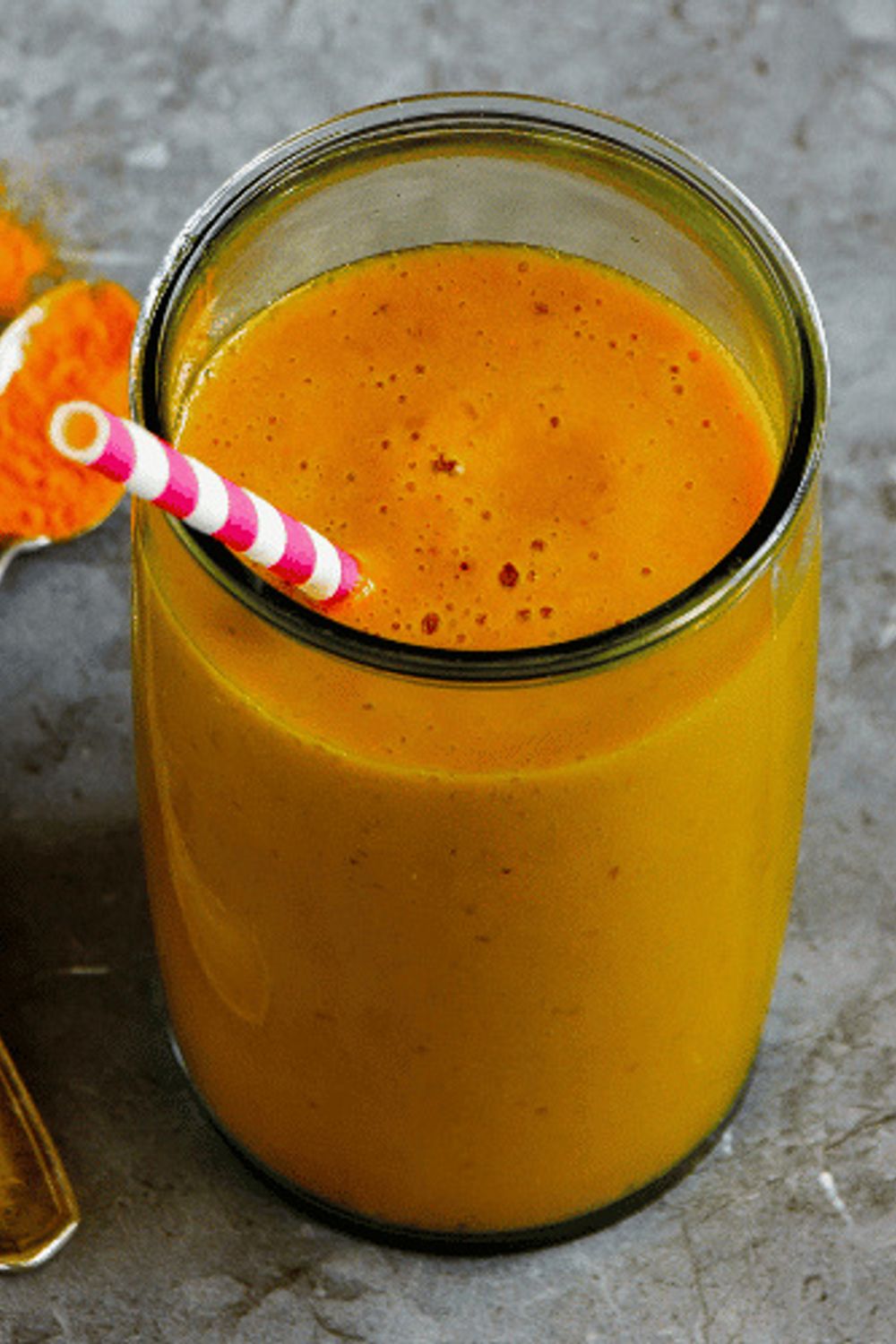 Sweet smoothie with turmeric & mango | Recipe